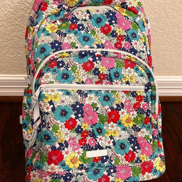 Vera Bradley | Bags | Vera Bradley Far Out Floral Essential Large ...